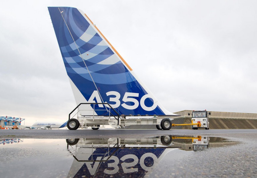 Airbus A350 XWB la primera cola luce sus colores - Fly News