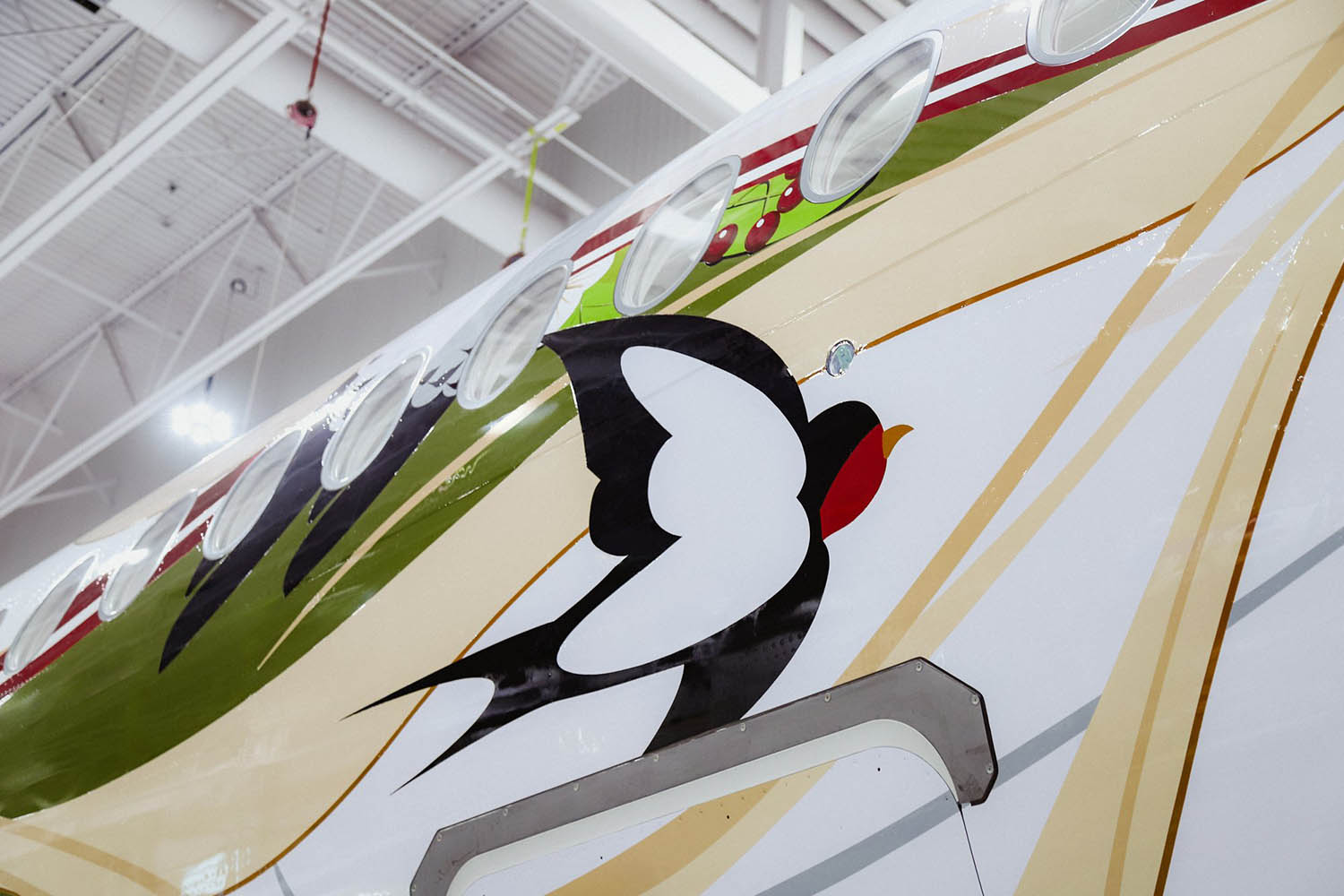 Airbaltic presenta su logojet por sus 50 Airbus A220 - Fly News