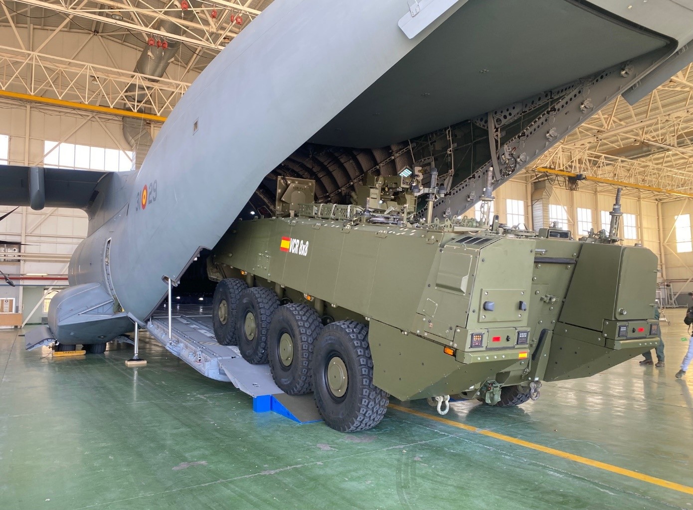 El Ejército del Aire y del Espacio listo para transportar los VCR 8x8 ...