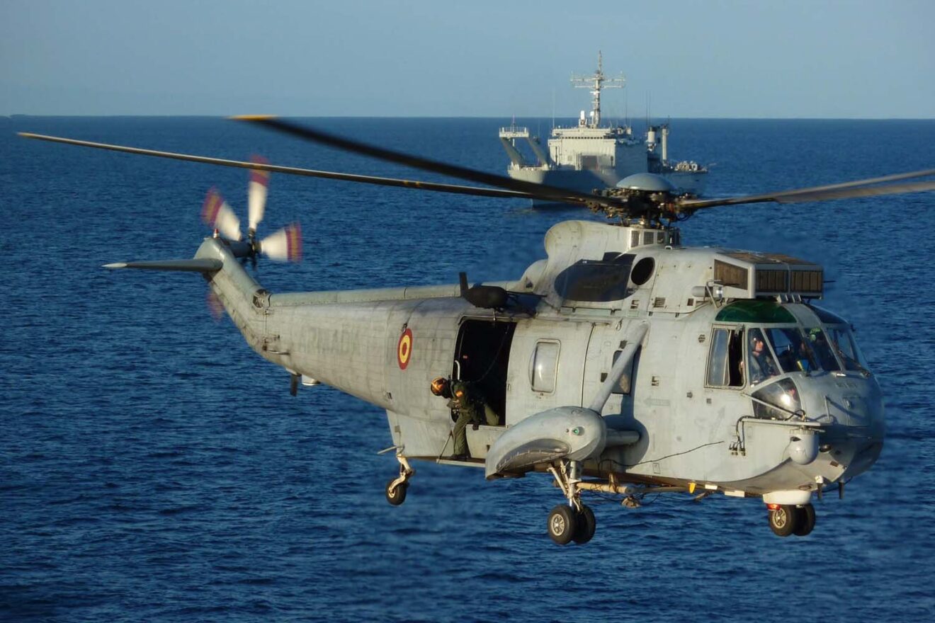 España vende seis Sikorsky SH-3 de la Armada a Perú por 600 euros ...