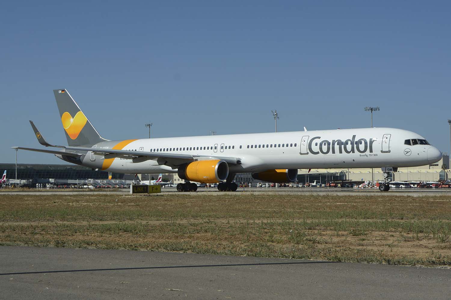 Condor se pasa a las rayas - Fly News