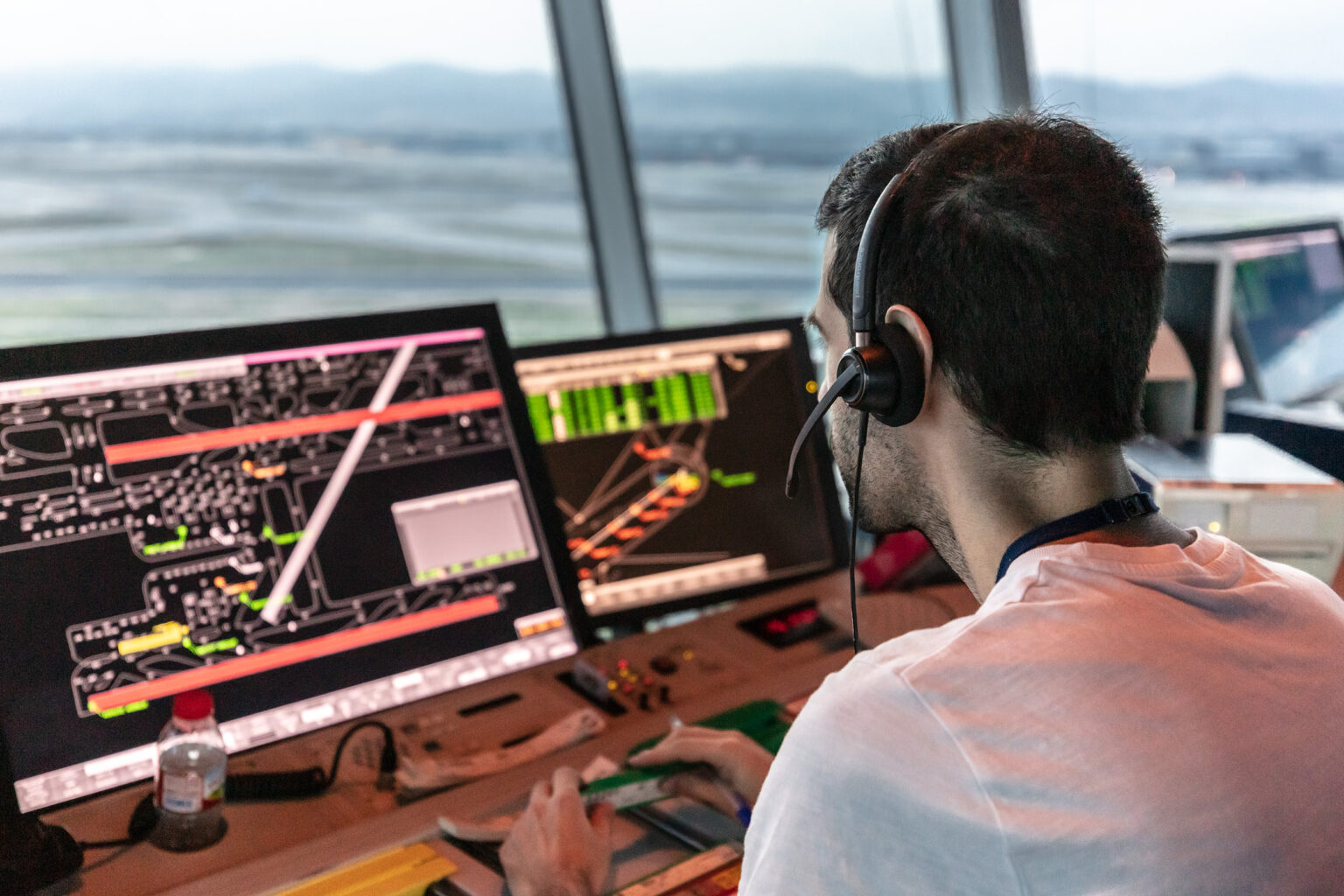 ENAIRE convoca 150 plazas de controladores de tránsito aéreo - Fly News