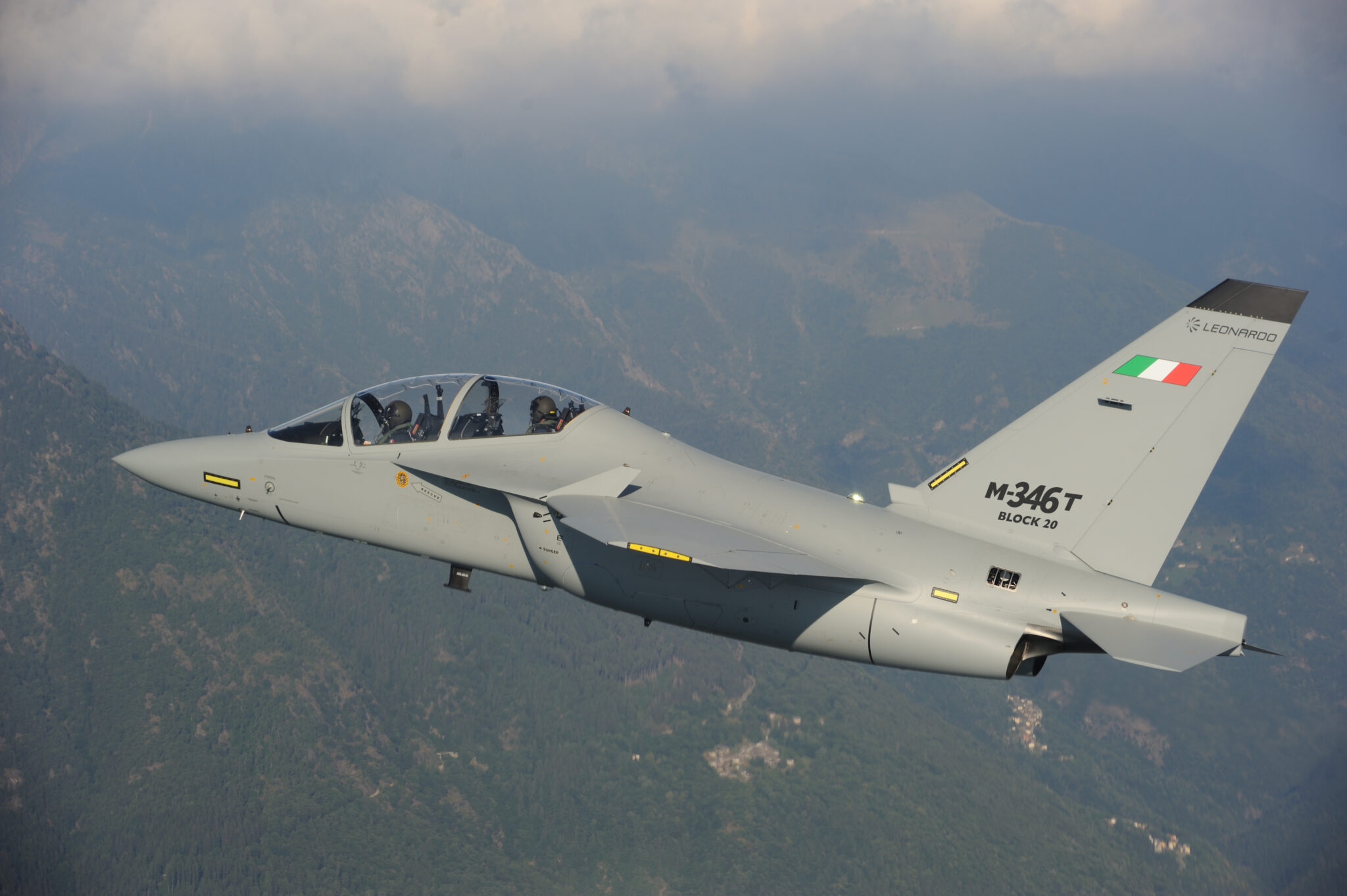 ITPS Canada adquiere el Leonardo M-346 para entrenamiento de pilotos ...