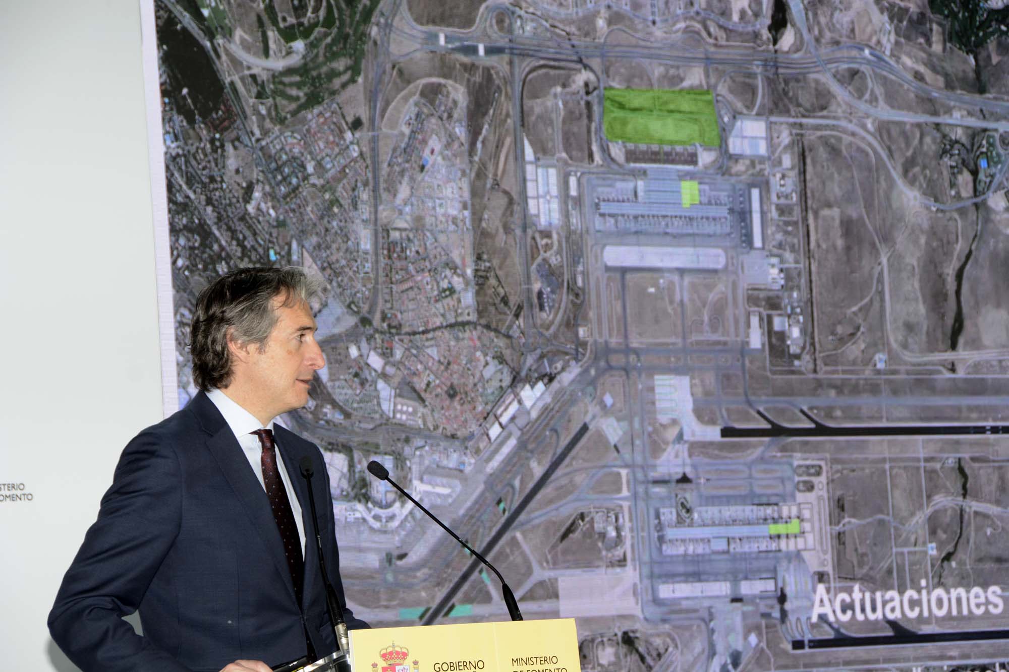 Fomento invertirá 1.571 millones de euros en Barajas hasta 2026 - Fly News