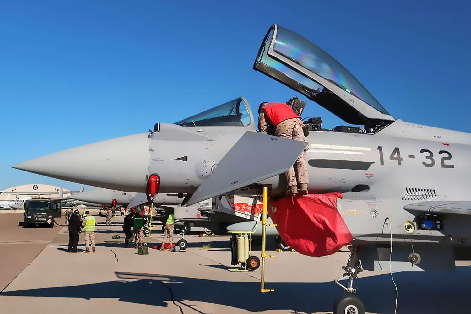 El CLAEX desarrolla el primer software nacional para los Eurofighter ...