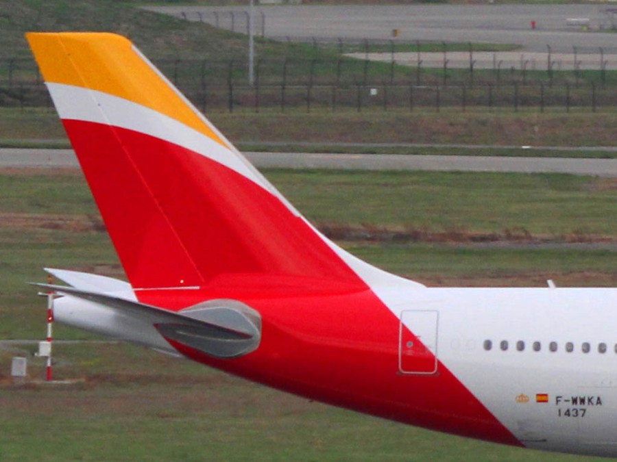 Iberia: vuela su primer avión con los nuevos colores - Fly News