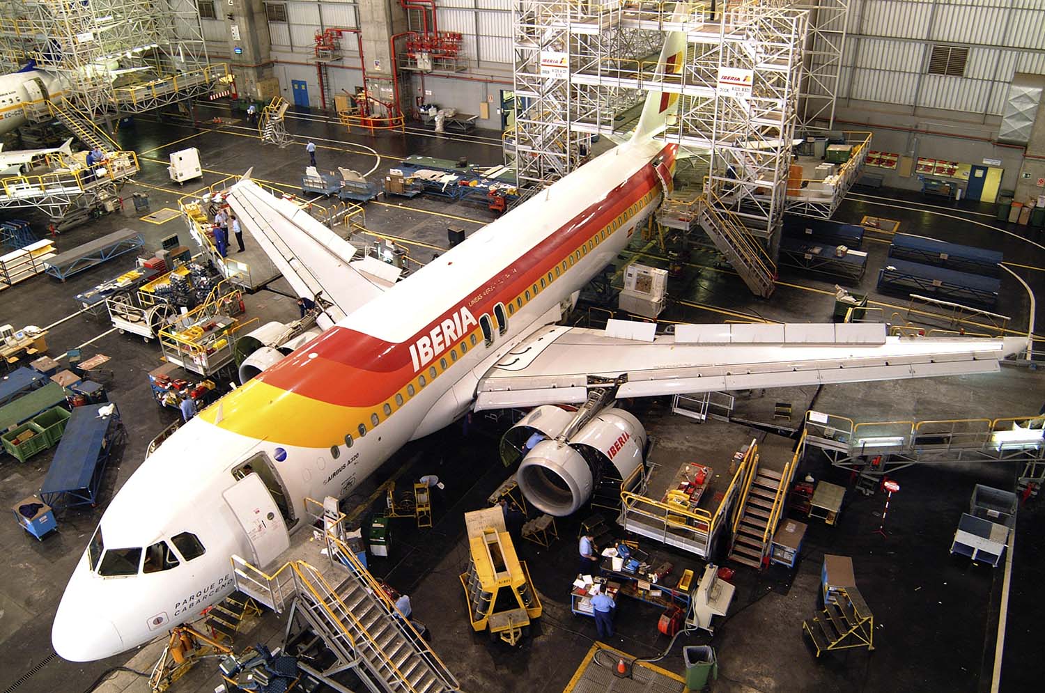 Iberia Mantenimiento: Más de 30 años con la familia Airbus A320 - Fly News