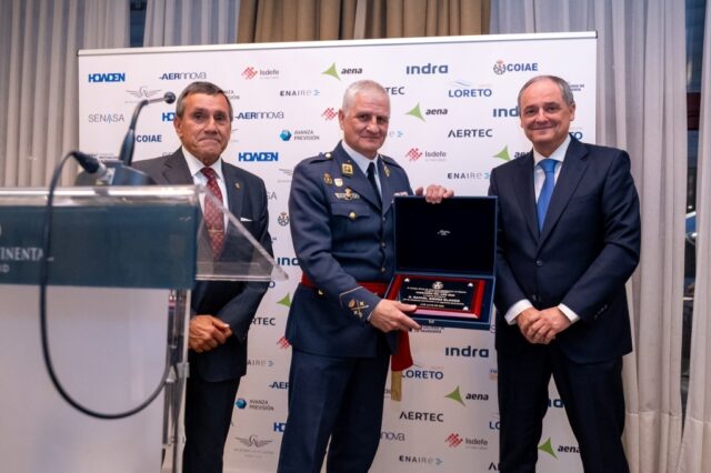 El General Rafael Gómez elegido Ingeniero del Año por el COIAE - Fly News