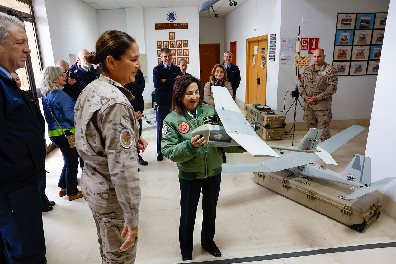 Margarita Robles visita el CAOC de Torrejón y la base de Matacán - Fly News
