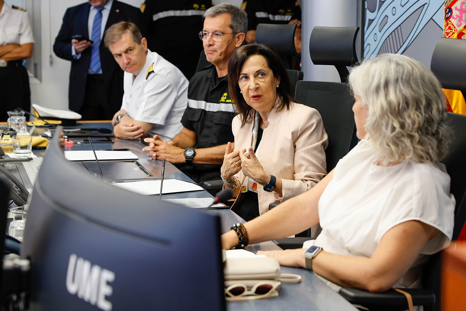 Margarita Robles visita la UME - Fly News