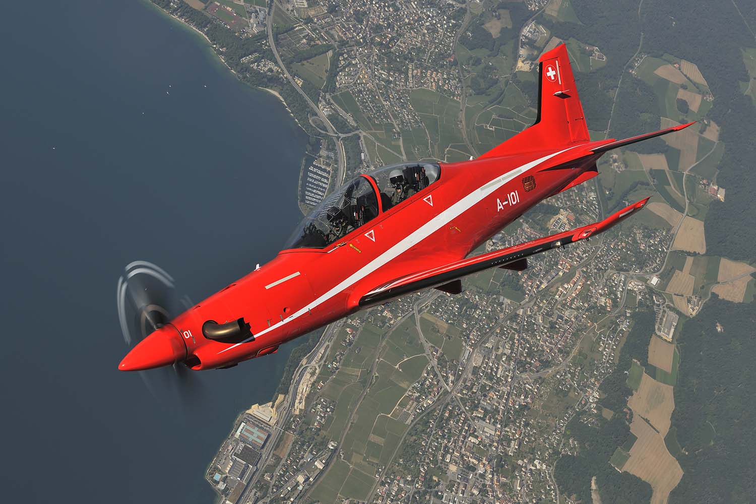 Defensa formaliza la compra de los Pilatus PC-21 - Fly News