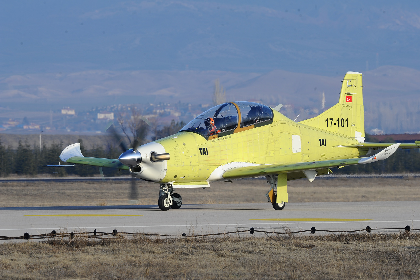 Primer vuelo del Hurkus B turco - Fly News