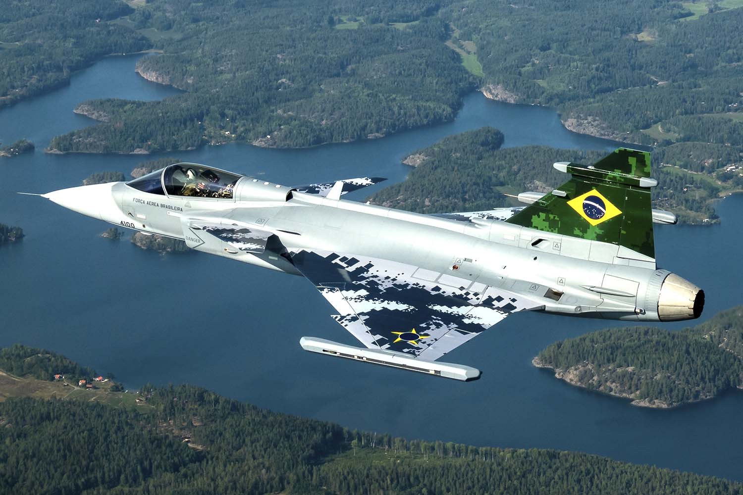 Vuela el primer Gripen para Brasil - Fly News